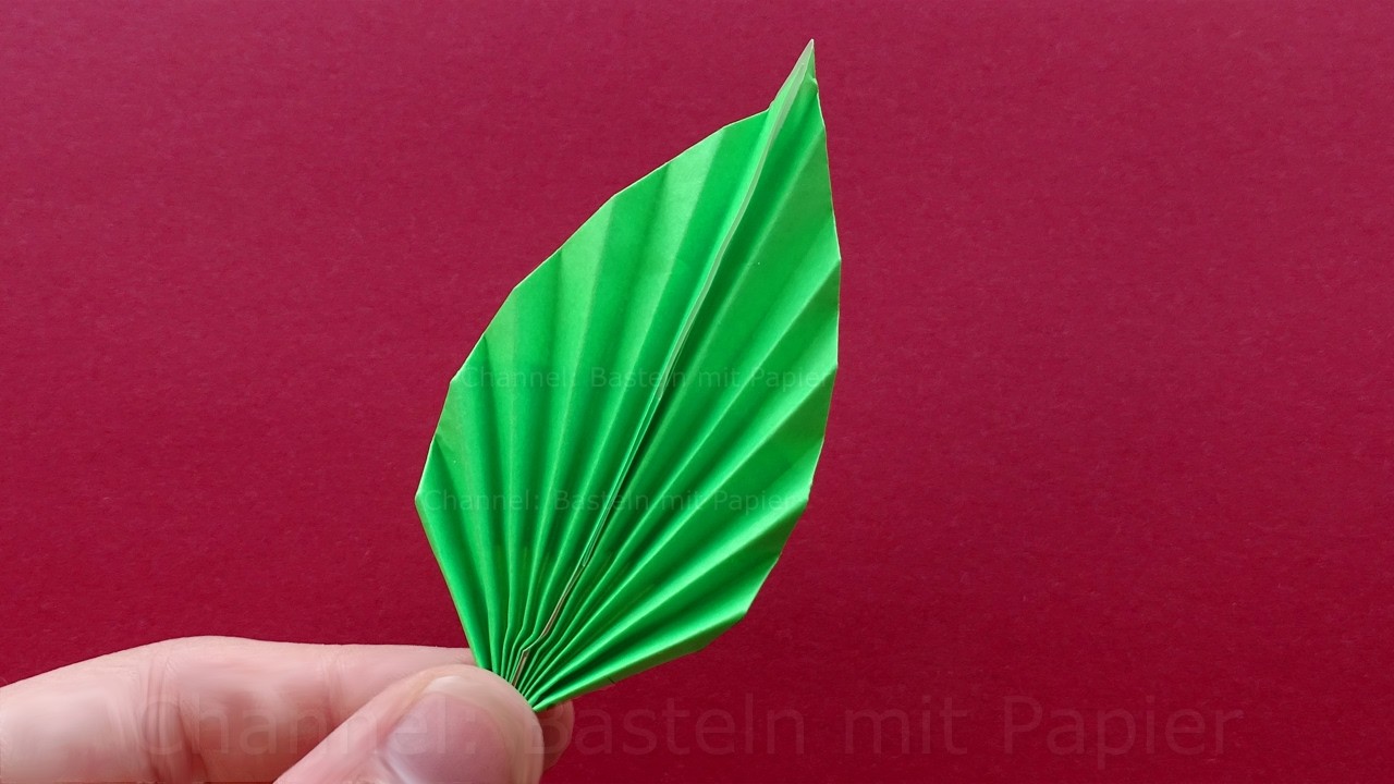 Blätter basteln mit Papier. Einfache Origami Herbstdeko falten. 🍃 - YouTube