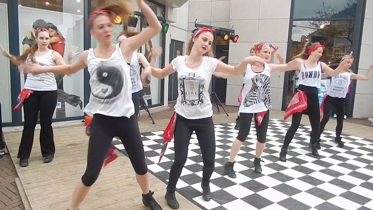 Dansstudio Release Weert danst bij dag van de sport 26-04-2015 - YouTube
