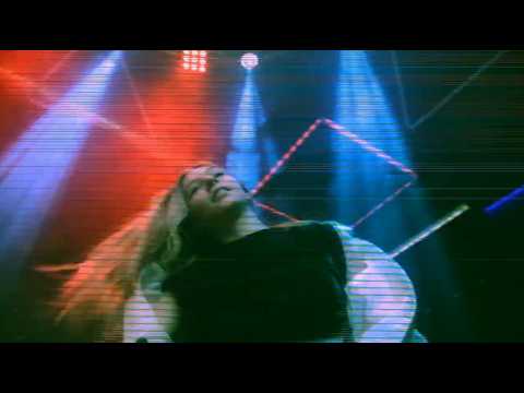 Peach on a beach - Chasing Basslines (Official Music Video)