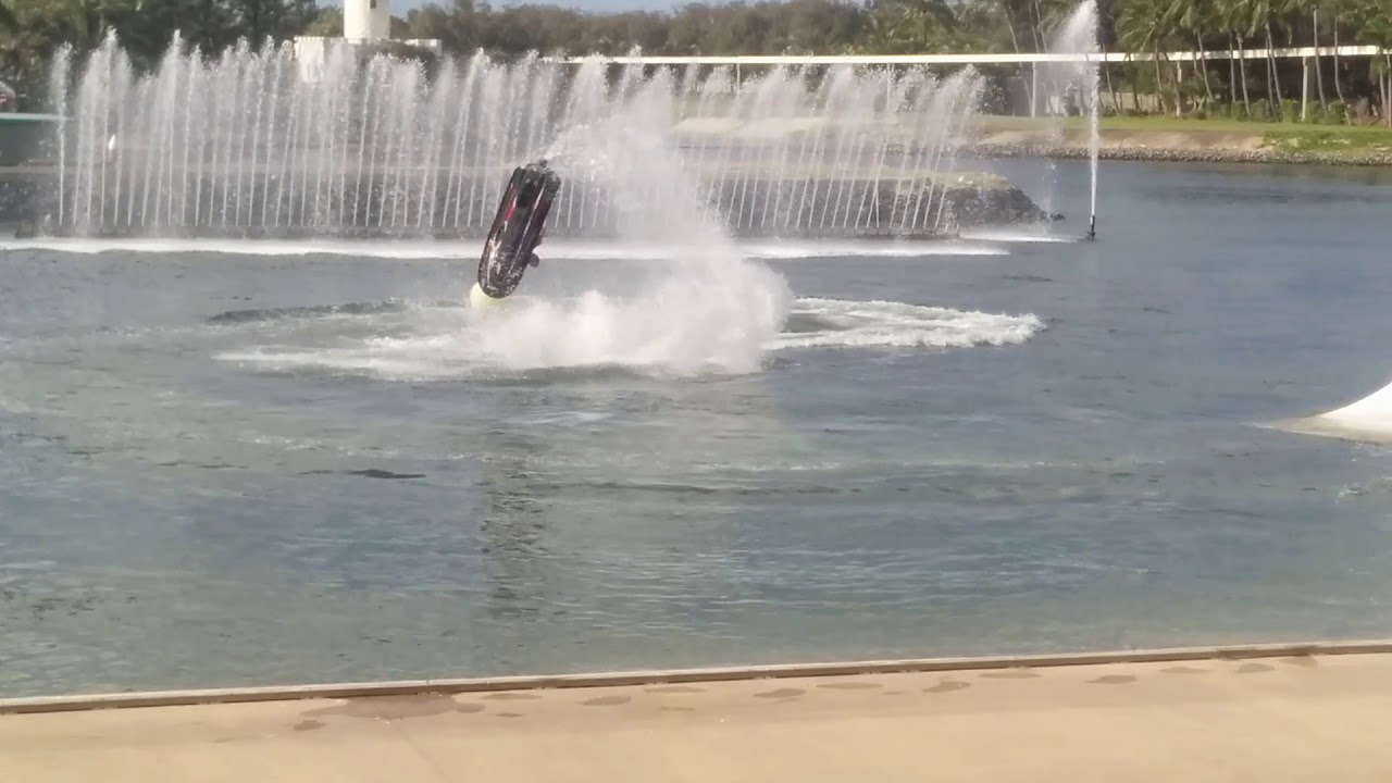 Thunder lake stunt show at Sea World, Gold Coast, Australia - YouTube