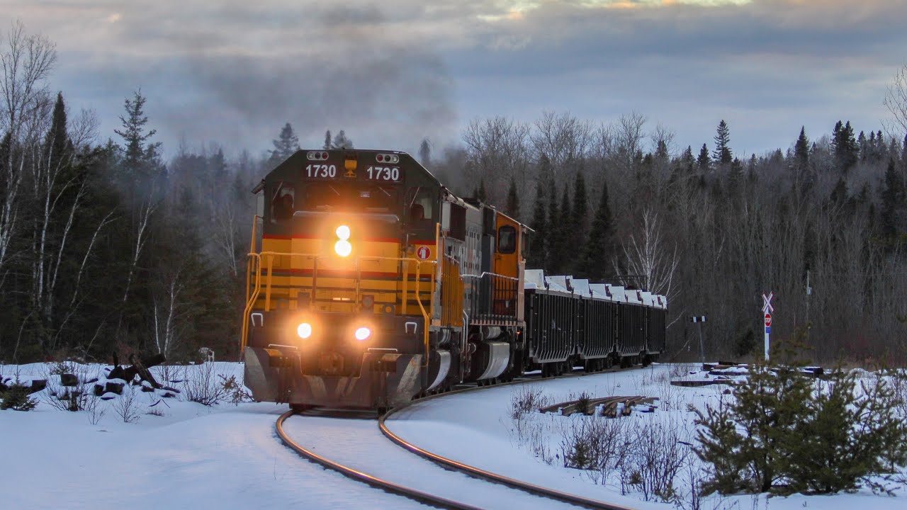 Ontario Northland’s heritage unit leads the 211 through Fork Lake - YouTube