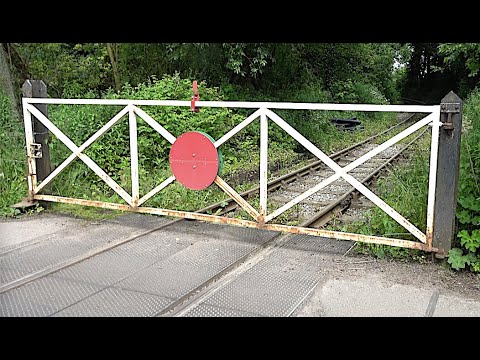 Creswell Ford Level Crossing - YouTube