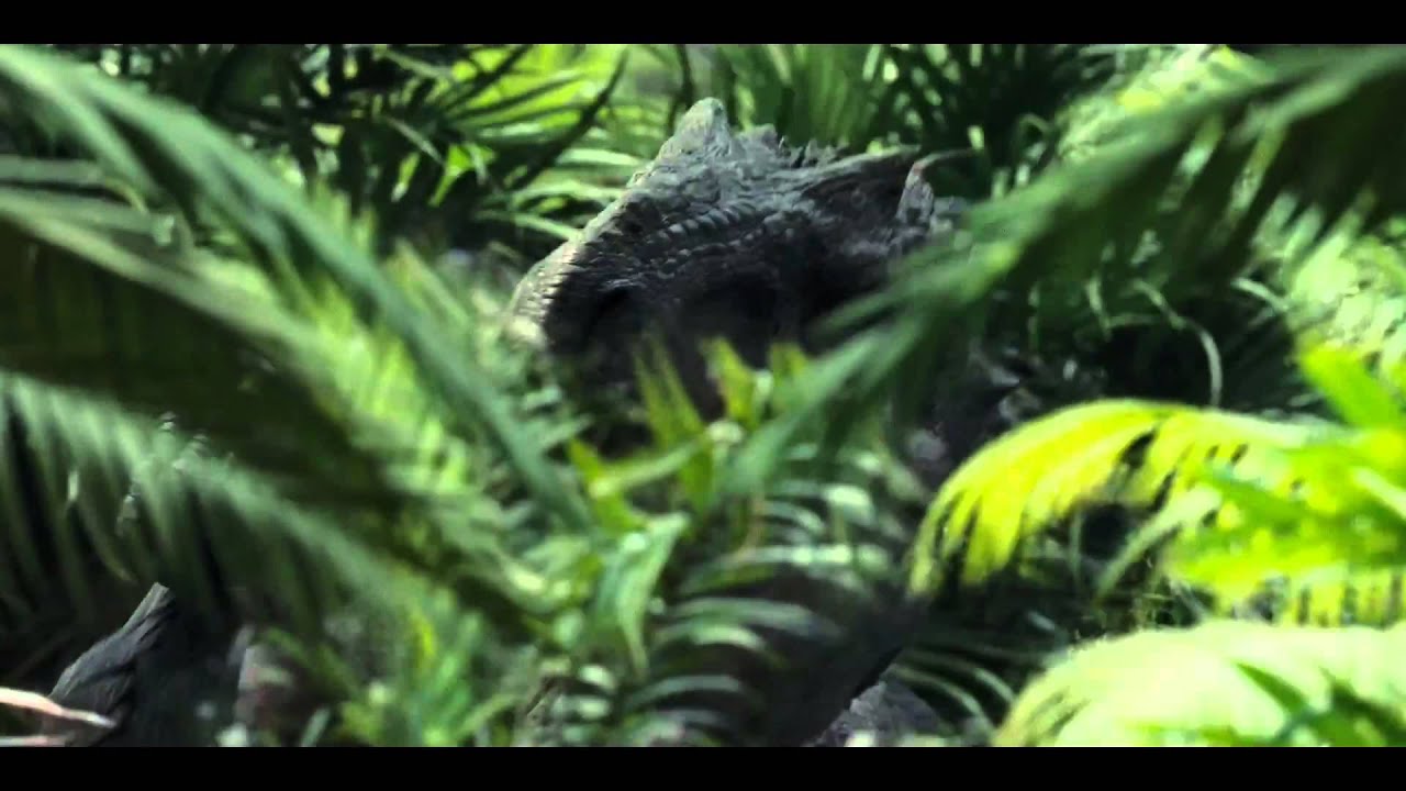 Jurassic World - Clip "Owen Escapes the Indominus Rex Paddock" - YouTube