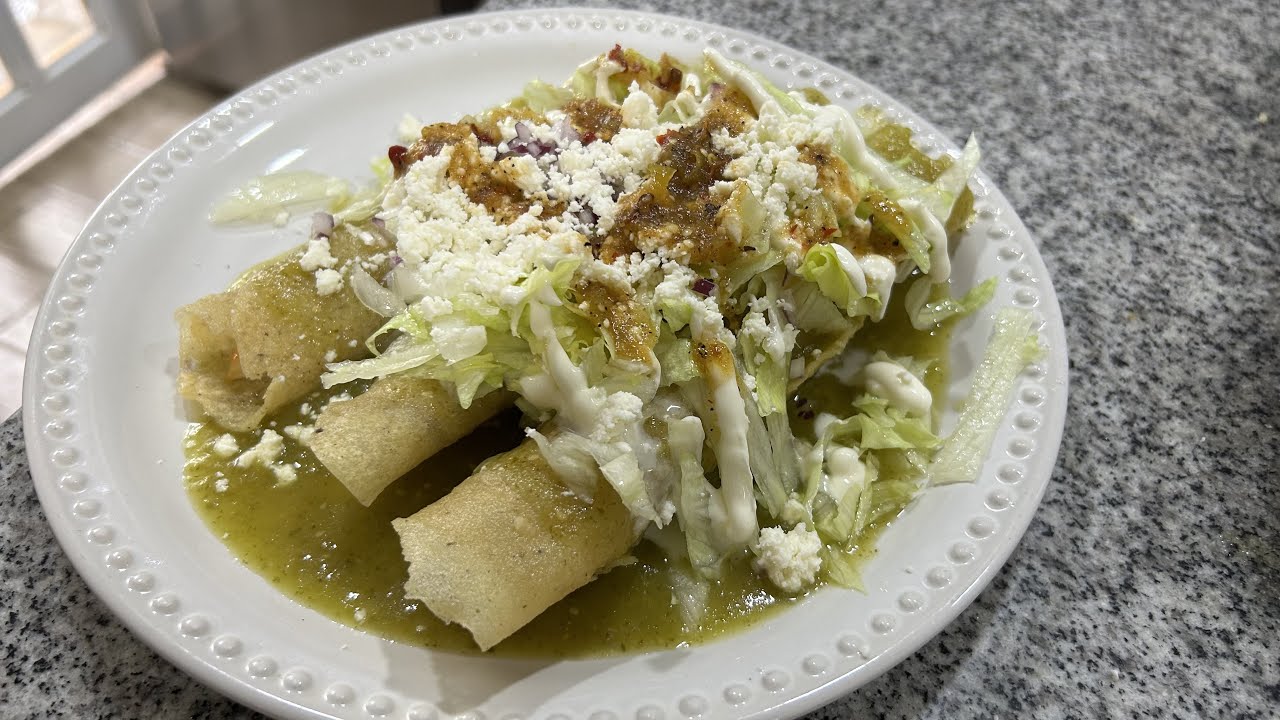 FLAUTAS DE POLLO CON TORTILLA RASPADA - YouTube