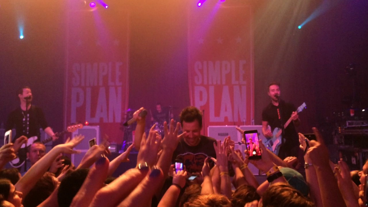 Crazy- Simple Plan (Live-Chicago) - YouTube
