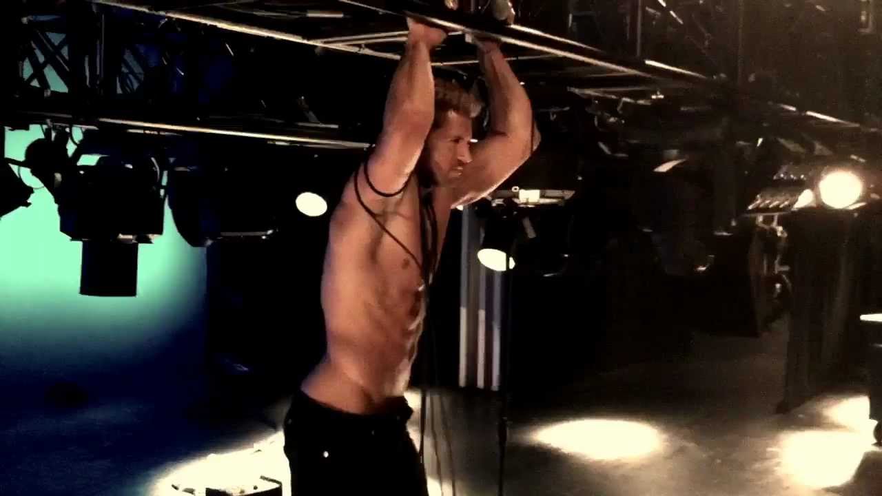 Jaymes Vaughan Vampire Photoshoot - YouTube