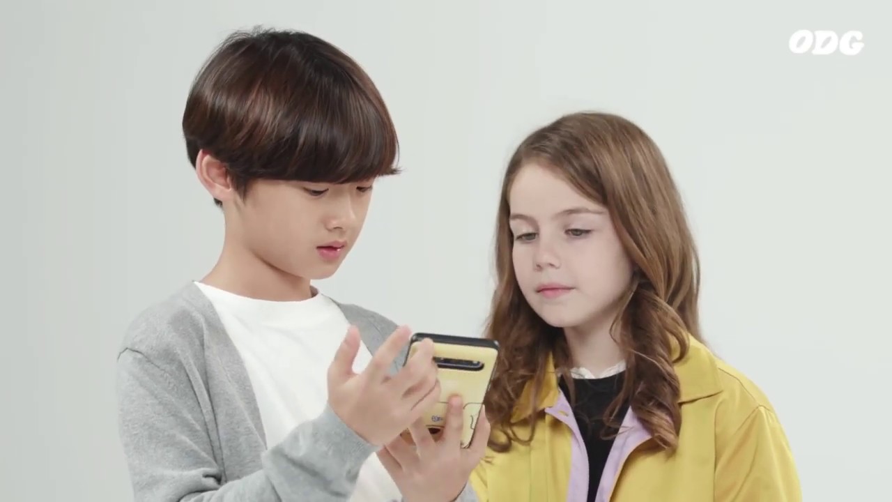 Carson shows the song "Tightrope" to Hyun-ho. Subtitled scene in ...