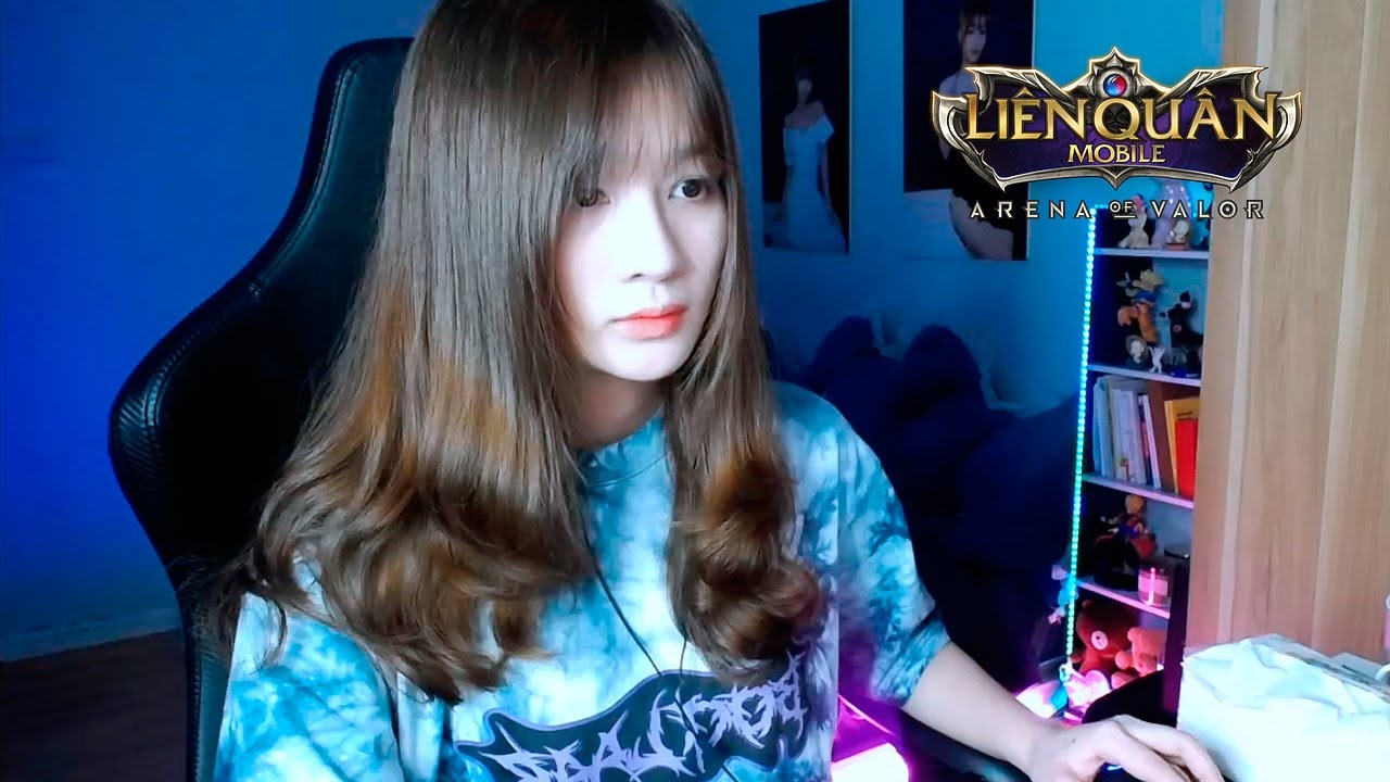 Lyly Sury LiveStream Giao Lưu Liên Quân Mobile 13 Days !!! - YouTube