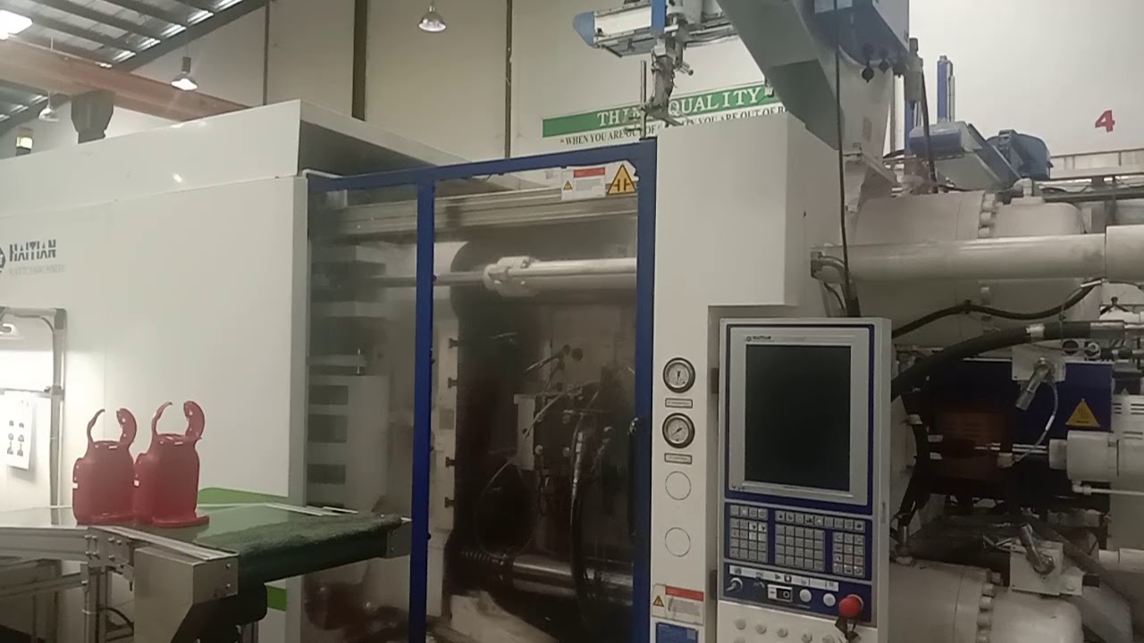 cara kerja mesin molding plastik injeksi - YouTube