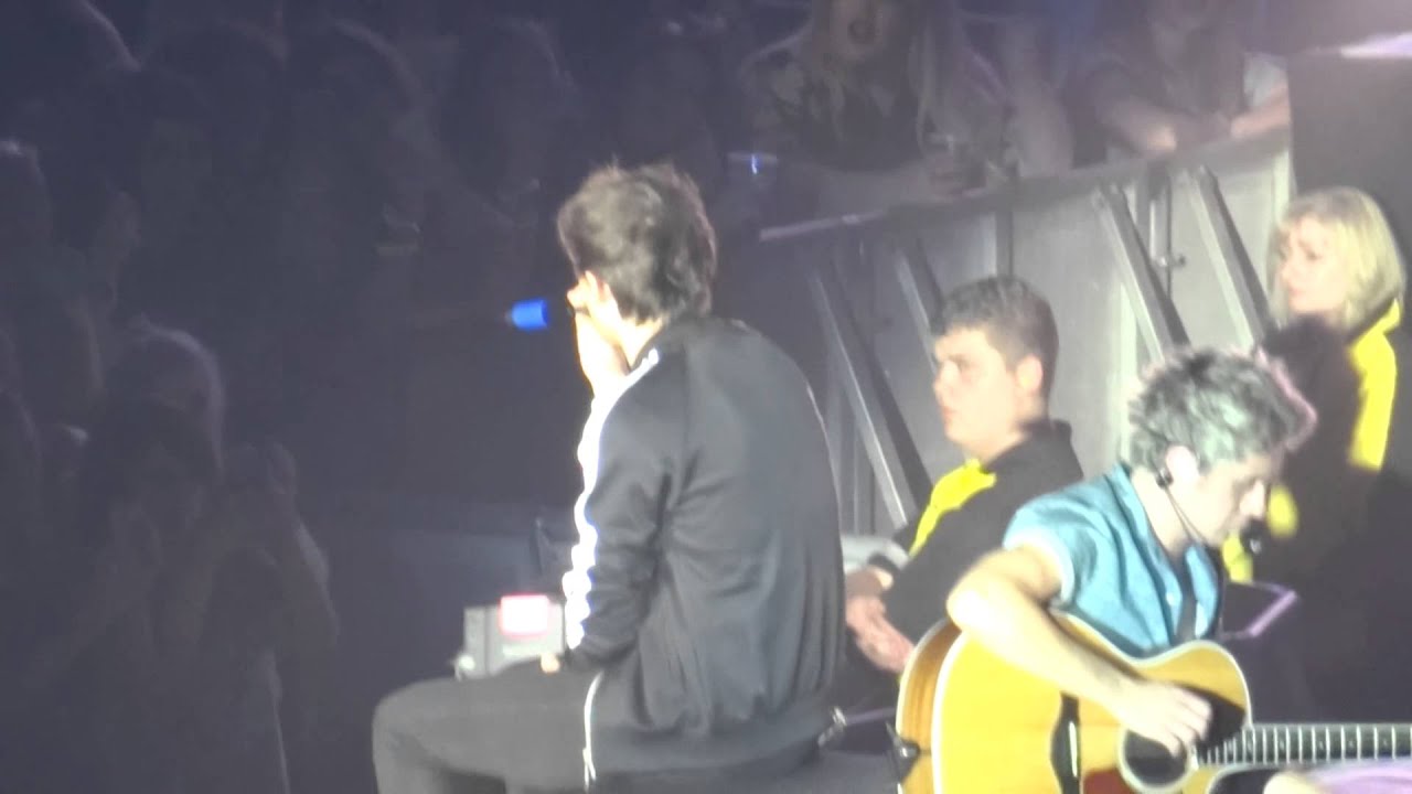 Night Changes - One Direction live - MEN Arena Manchester 03/10/2015 ...