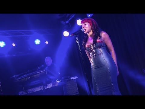 Elle Cato at the Front Room - Picture Perfect - YouTube