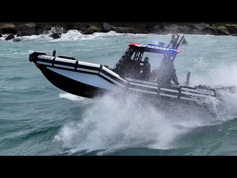 Rough Waves only for STRONG BOATS at Haulover Inlet - YouTube