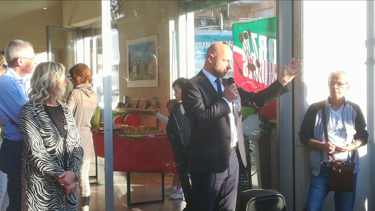 Forza Italia ospita ad Alba Mario Canova - YouTube