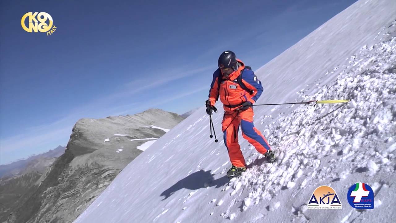 AKJA ski rescue maneuvers with KONG kit - YouTube