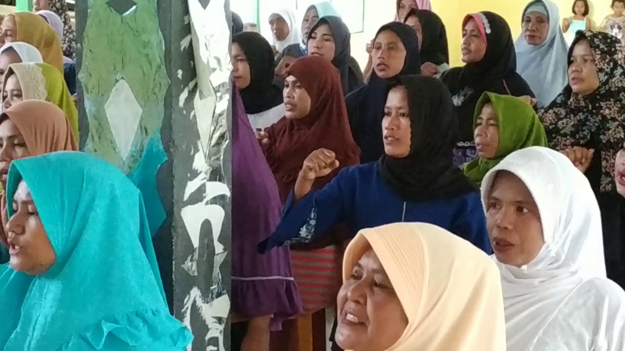 Mars PKH Cover Ibu Ibu PKH Dusun Waitomu - YouTube