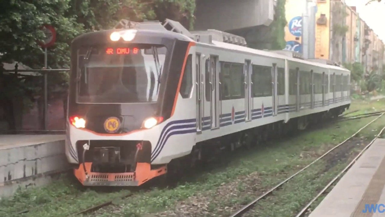 PNR Metro South Commuter: PT INKA 8000 Class Set 2 Arriving at Vito ...