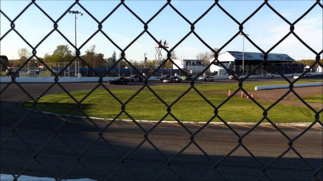 Barrie Speedway - May 17, 2014 - Pure Stock Heat Race 3 - YouTube