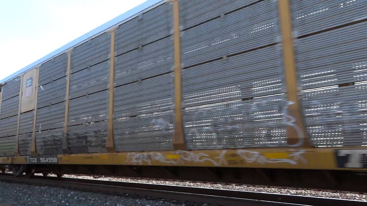 CSX 7873 & Plane in St. Denis - YouTube