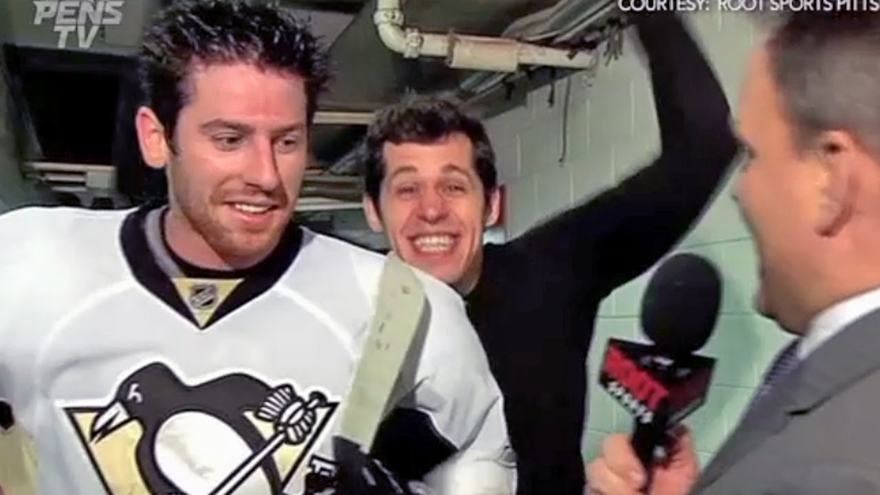 Evgeni Malkin photobombs James Neal - YouTube