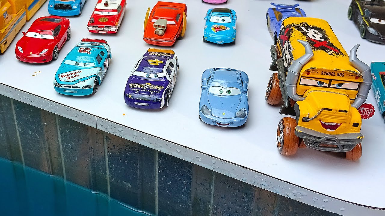 Clean up muddy minicars & disney car convoys! Lightning McQueen, Disney ...