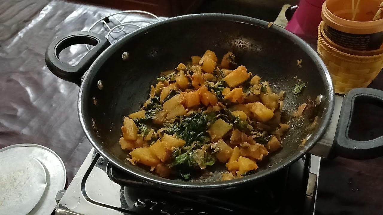 Potato Palak || Alu Palak Curry || Tasty and Delicious Curry - YouTube