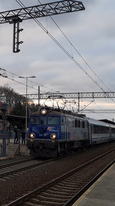 Odjazd EP07-391 z IC Śnieżka ze stacji Jelenia Góra #EP07 #IC - YouTube