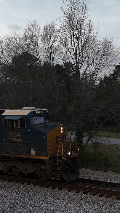 At night fall CSX 934, CSX 962 & CSX 537 #csx #csxtrains #csxt #railfan #railfanning #railway # ...
