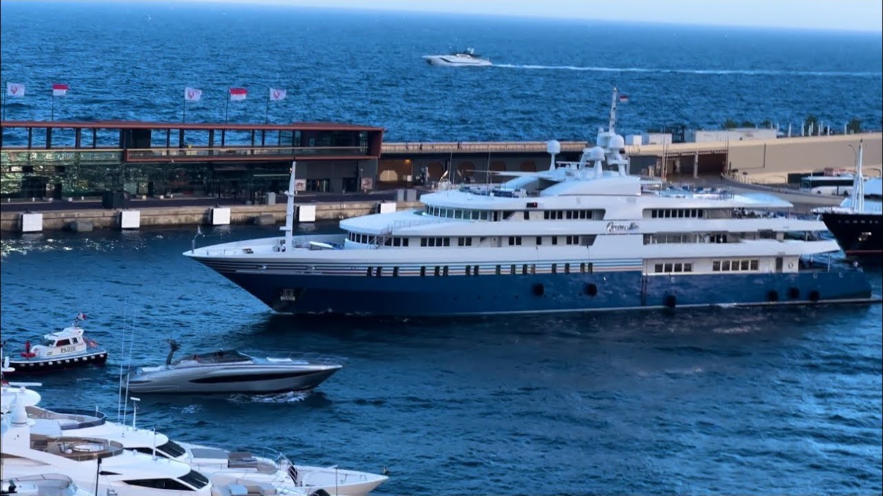 Departing QUEEN MIRI 92Mm, Arriving MOON SAND 55m & NO RUSH 50m Mangusta 165 REV @Emman's Vlog ...