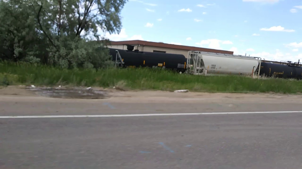 Southbound M-CHEDEN lead by BNSF ES44C4 #6586 tied at the SSS ...