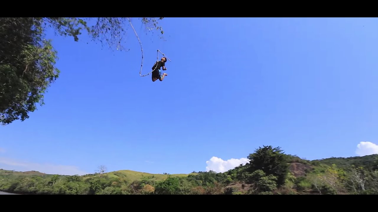 Tarzan Rope Swing in Tarapoto, Perú - Wanmorshot! - YouTube