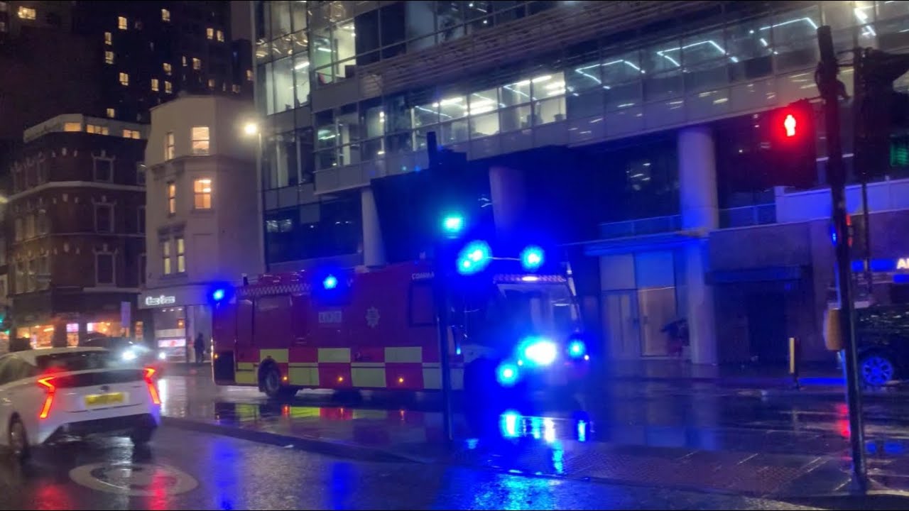 London Fire Brigade Command Unit CU4 Dockhead Responding in Algate East ...