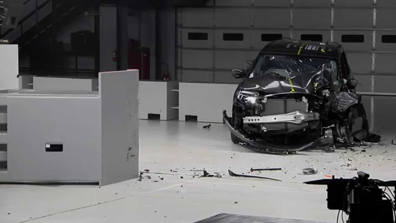 2016 Honda Pilot Small Overlap Crash Test - YouTube