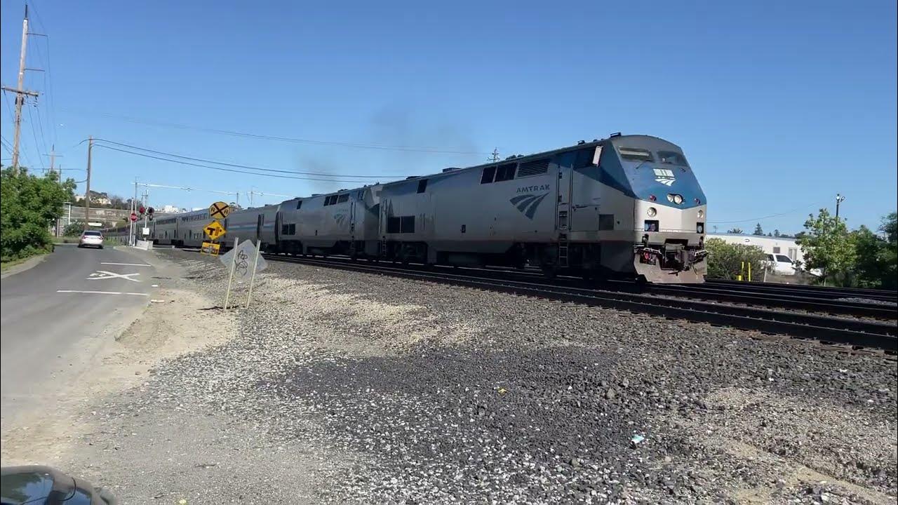 Incoming Amtrak California Zephyr 5 departing Martinez on track 3 near Berrellesa St - YouTube