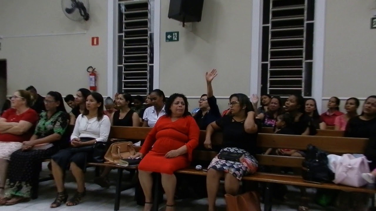 Helen Diane Ribeiro louvando lindamente pra JESUS - YouTube
