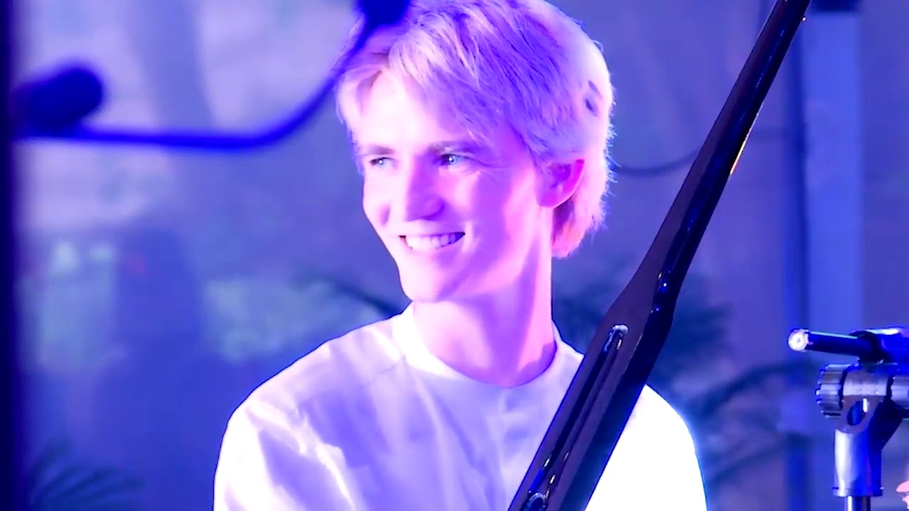 "Baba" - Lucas Elliot Eberl live in Taiwan - YouTube