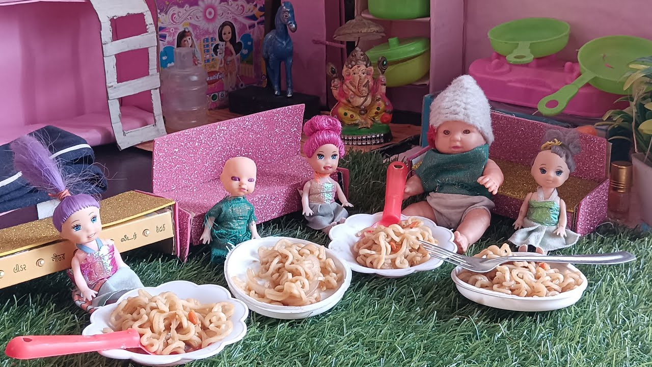 Harshita sab ne khayee maggi | Barbies Talks | Barbie all day routine ...