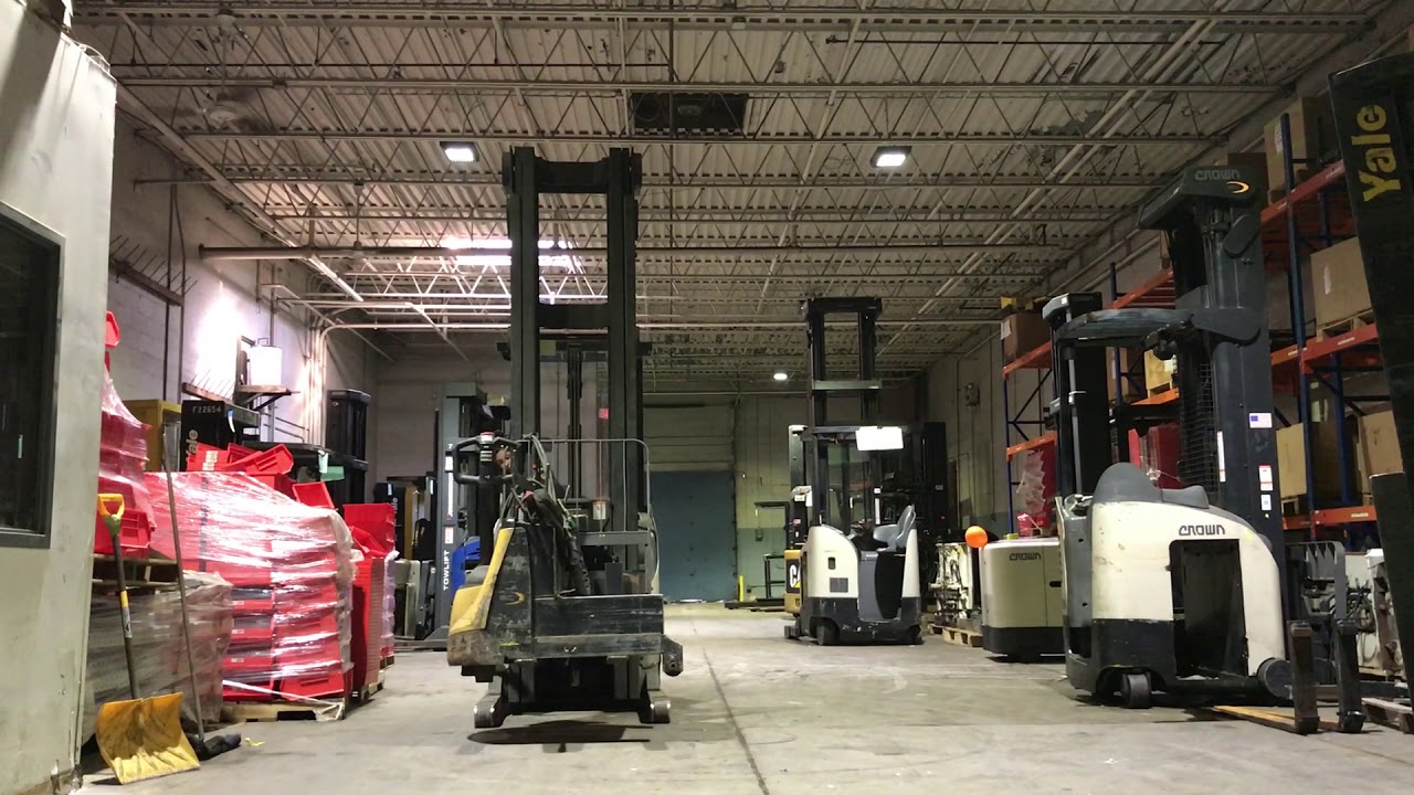 Crown RR5225-45 used forklift - 235962 - YouTube