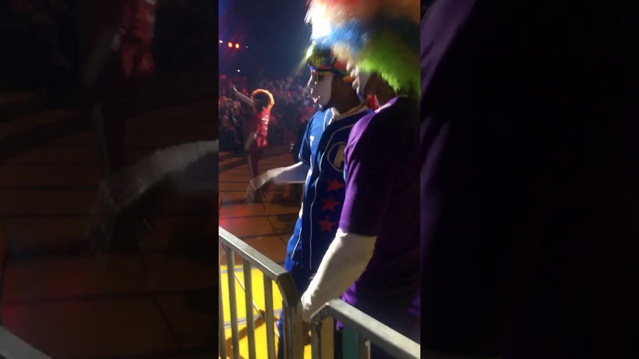 *FRESH THE CLOWNS* UNIVERSOULLLL CIRCUS 🎪 - YouTube