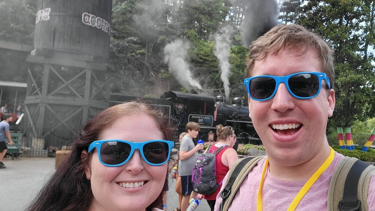 We visited Dollywood for the first time and saw an Amazing Drone show ...