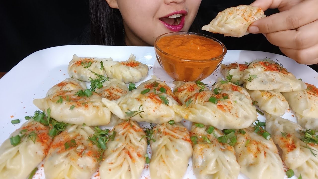 Momos Eating Challenge||Veg momos eating with spicy chatni 🥵#eatingshow ...