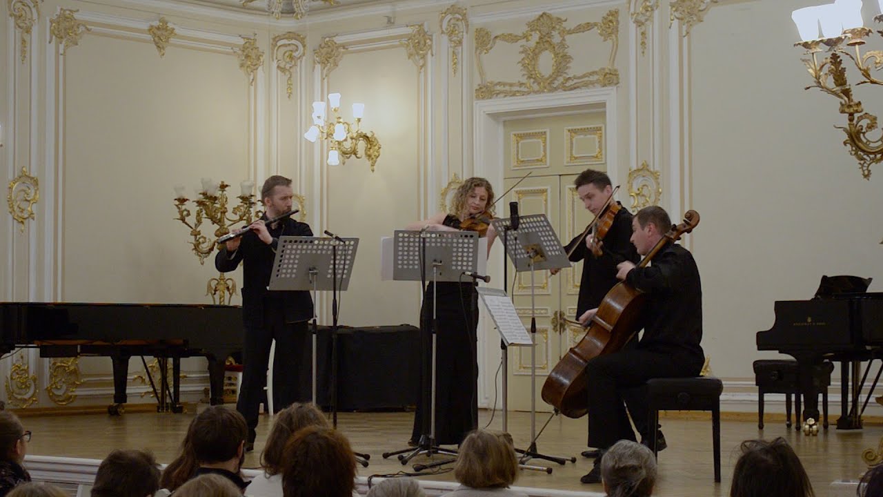 Wolfgang Amadeus Mozart - Flute Quartet in D major, K.285 (1777) - YouTube