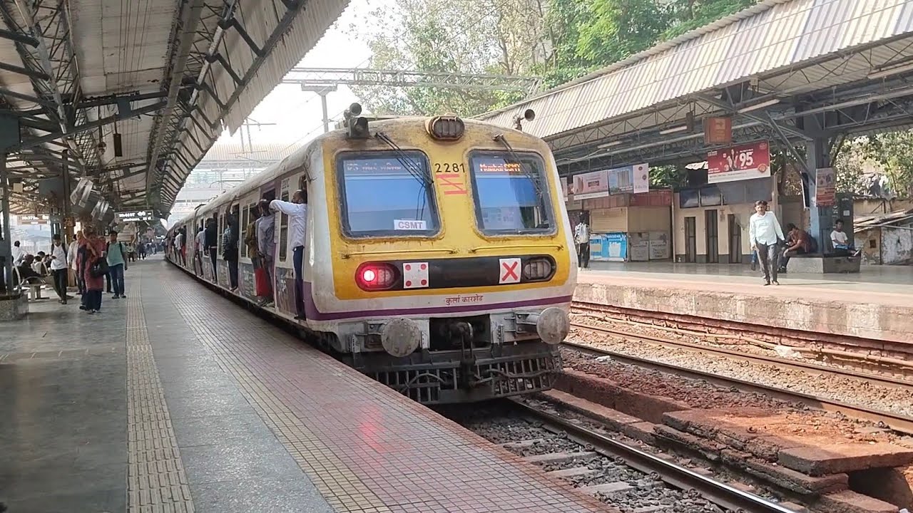 Mumbai local train videos Central line live in the railway station ...