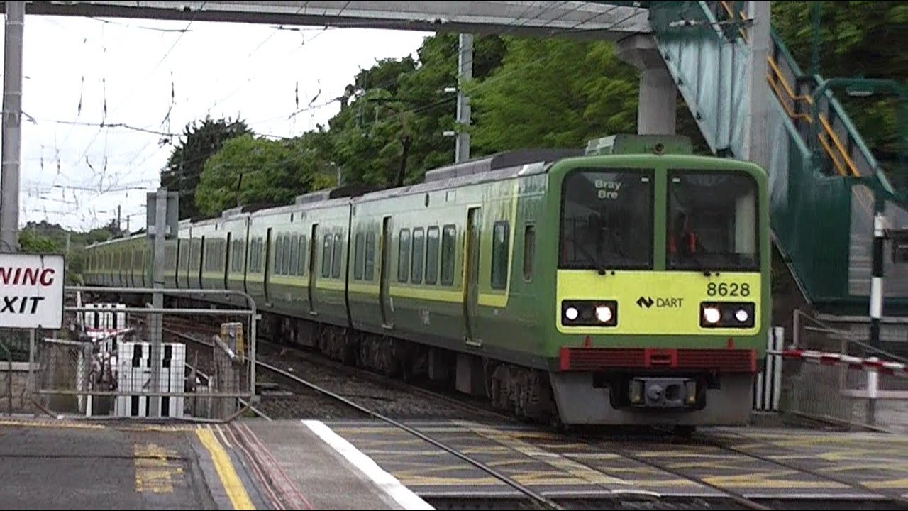 IE 8520 Class Dart Train number 8628 - Bray Station, Wicklow - YouTube
