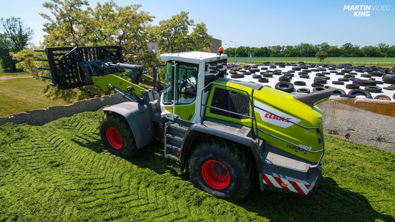 CLAAS Team | *New* CLAAS TORION 1914 in action! [SOUND!] - YouTube