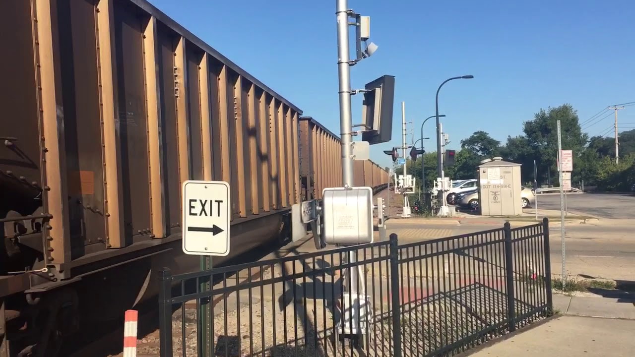 Danger another train coming! UP train RACE in Geneva - YouTube