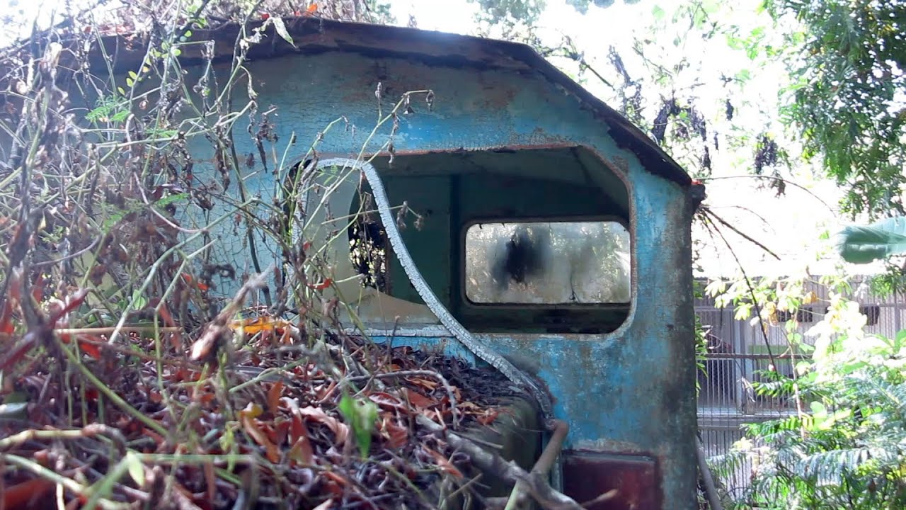 MENGENASKAN! NASIB BB 305 01 di Bekas Stasiun Karang Talun Lama Usaha ...