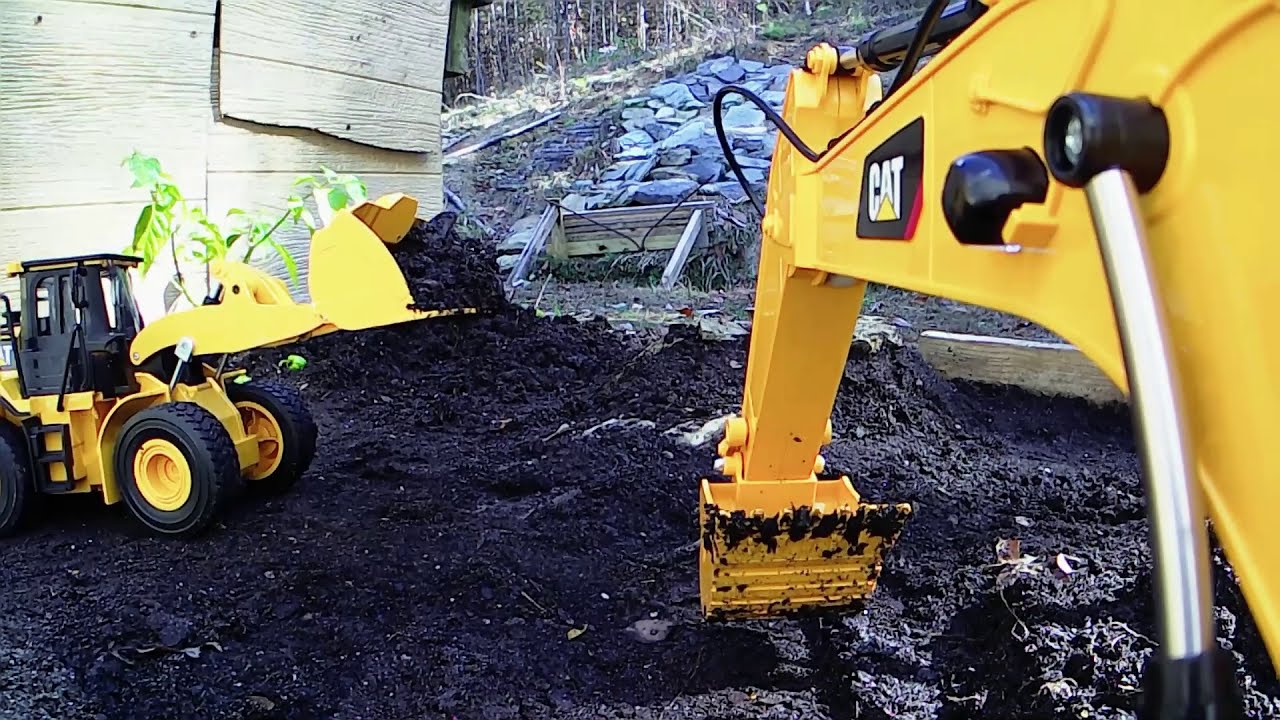 Using 1/24 scale Diecast Masters equipment to Build a scale course ...