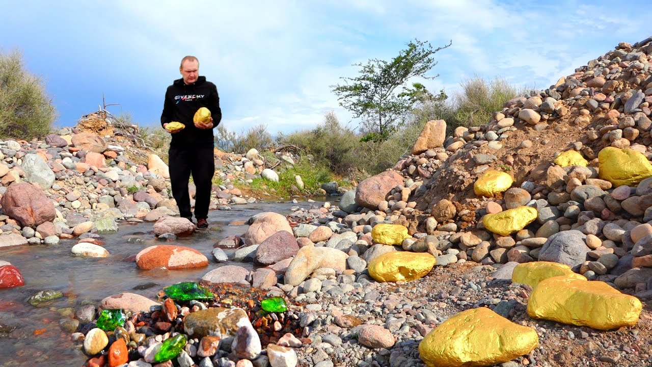 Super Huge Nuggets of Gold, and also Beautiful Emeralds Dug up in River ...