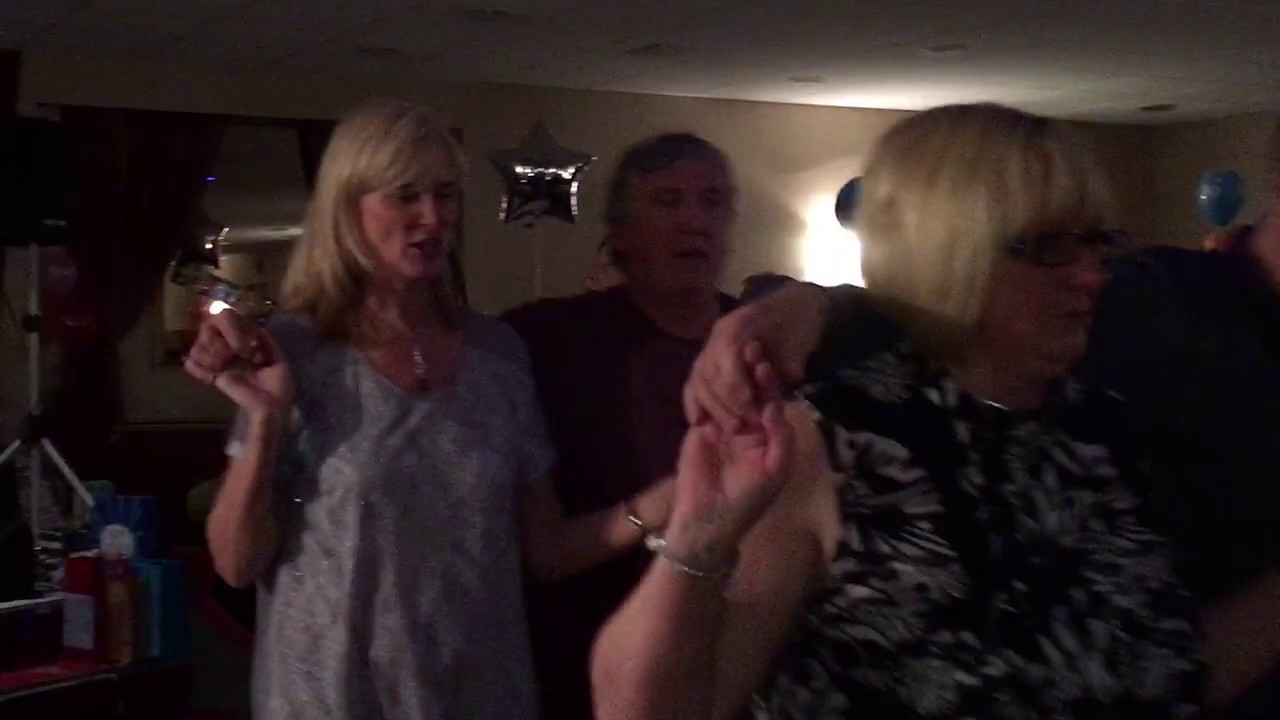 Stuart Anderson & His Scottish Dance Band playing for a Gay Gordons ...