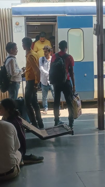 22426 Anand Vihar Terminal - Ayodhya Cantt. Vande Bharat Express reached AYC #vandebharat # ...